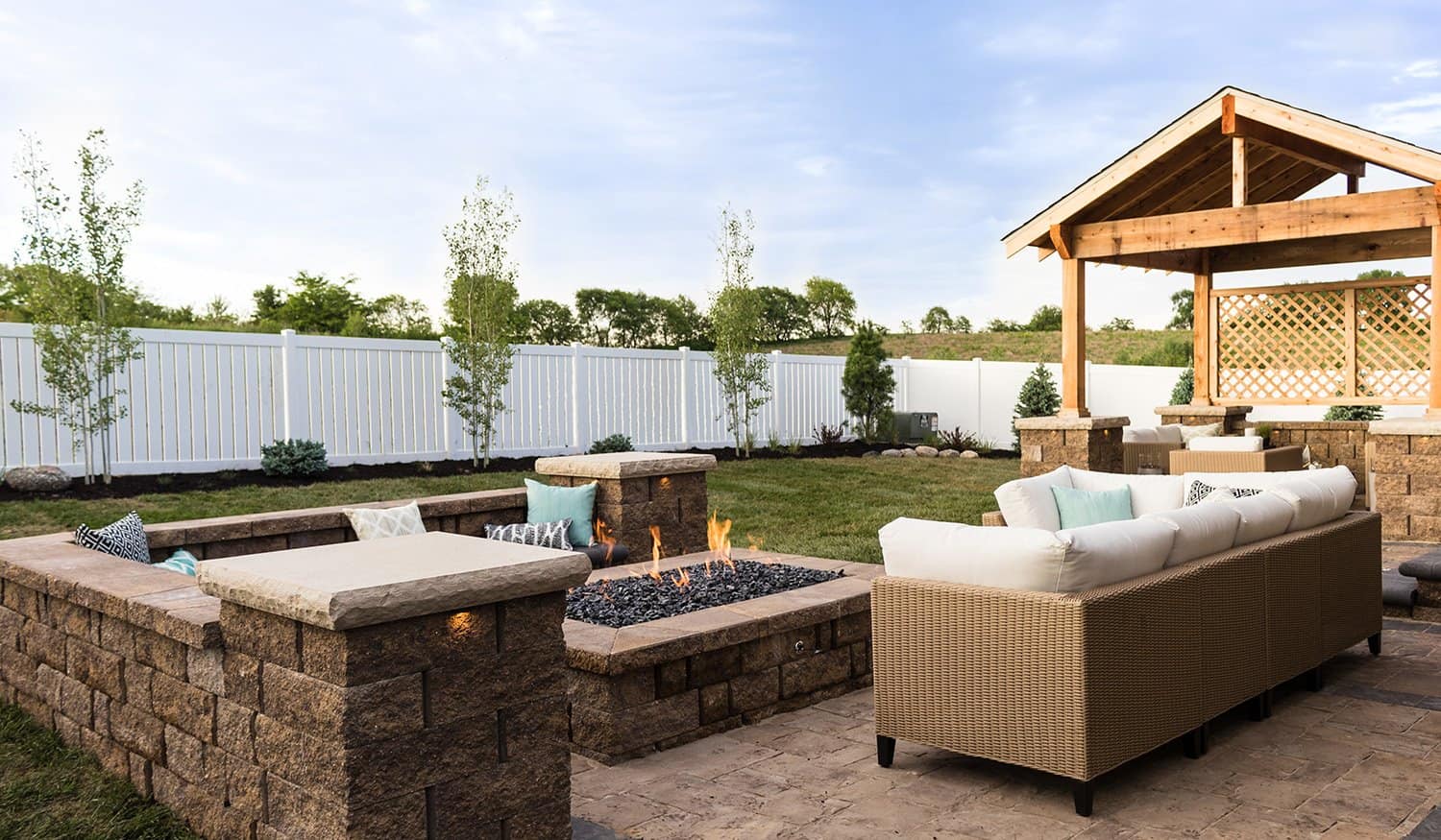 Creating Your Ideal Outdoor Living Space: A Comprehensive Guide