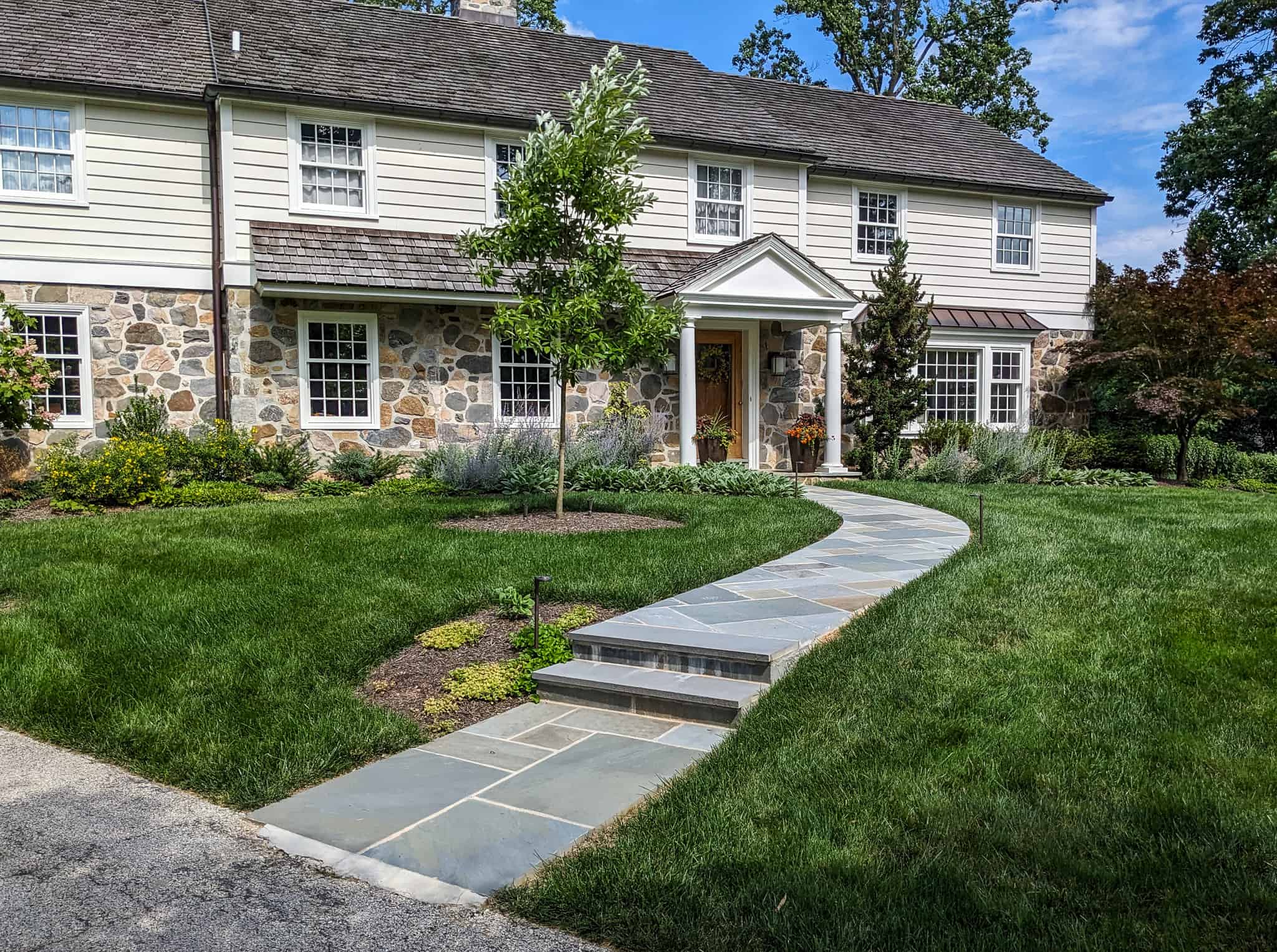 7 Essential Tips for Designing a Beautiful Walkway
